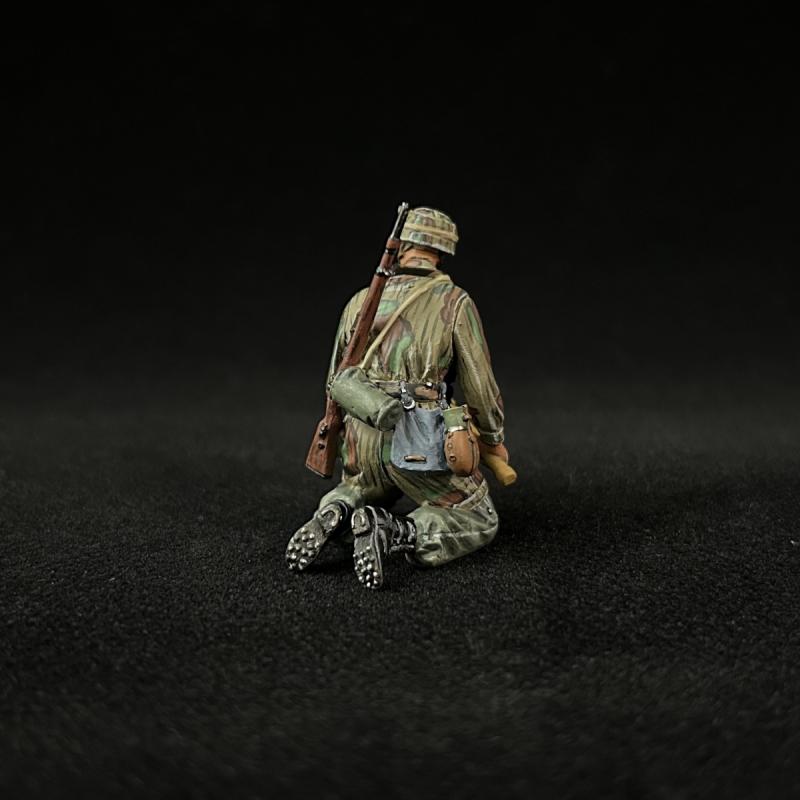 Fallschirmjäger Rifleman Holding a Panzerfaust, Battle of Normandy ...