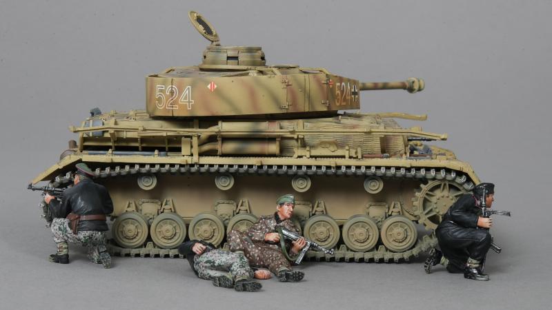 Panzer IV with Tank Crew--tank and four figures--ONE IN STOCK ...
