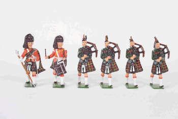 Cameron Highlanders Band Set #1--six figures (two side drummers & four ...