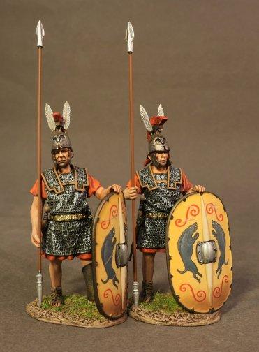 Two Triarii Standing, Roman Army of the Mid Republic (yellow shields ...