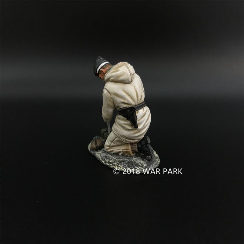 LSSAH Tank Crew Opening a Can, Battle of Kharkov--single figure - KH034 ...